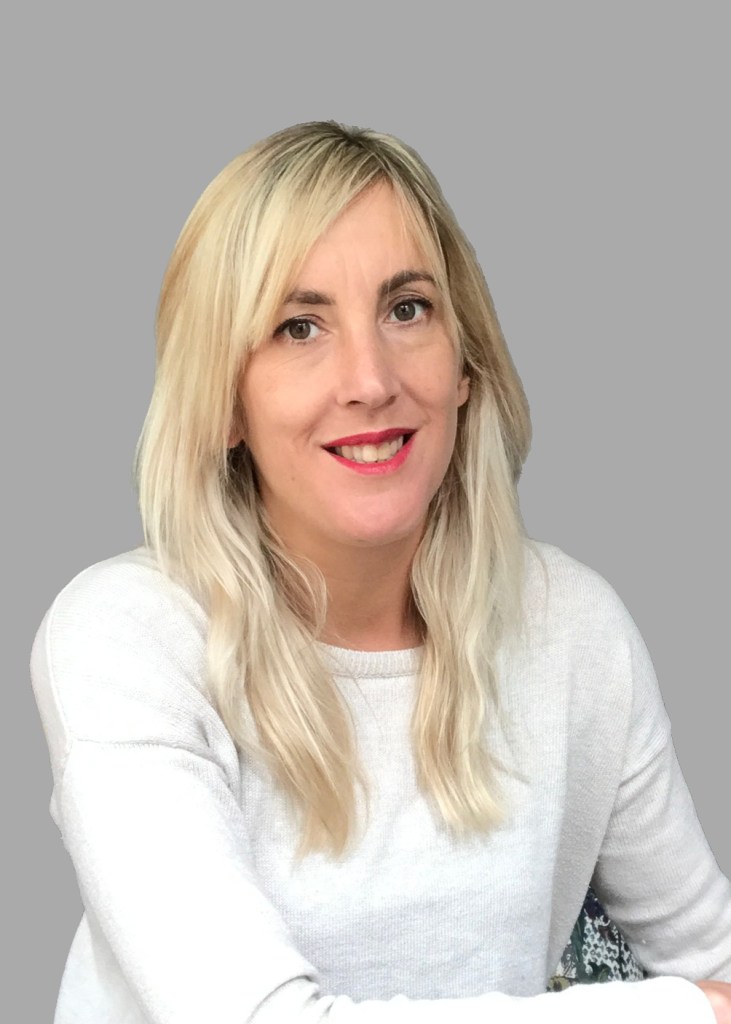 5 tips for a more professional headshot selfie - Sarah Wills Photography